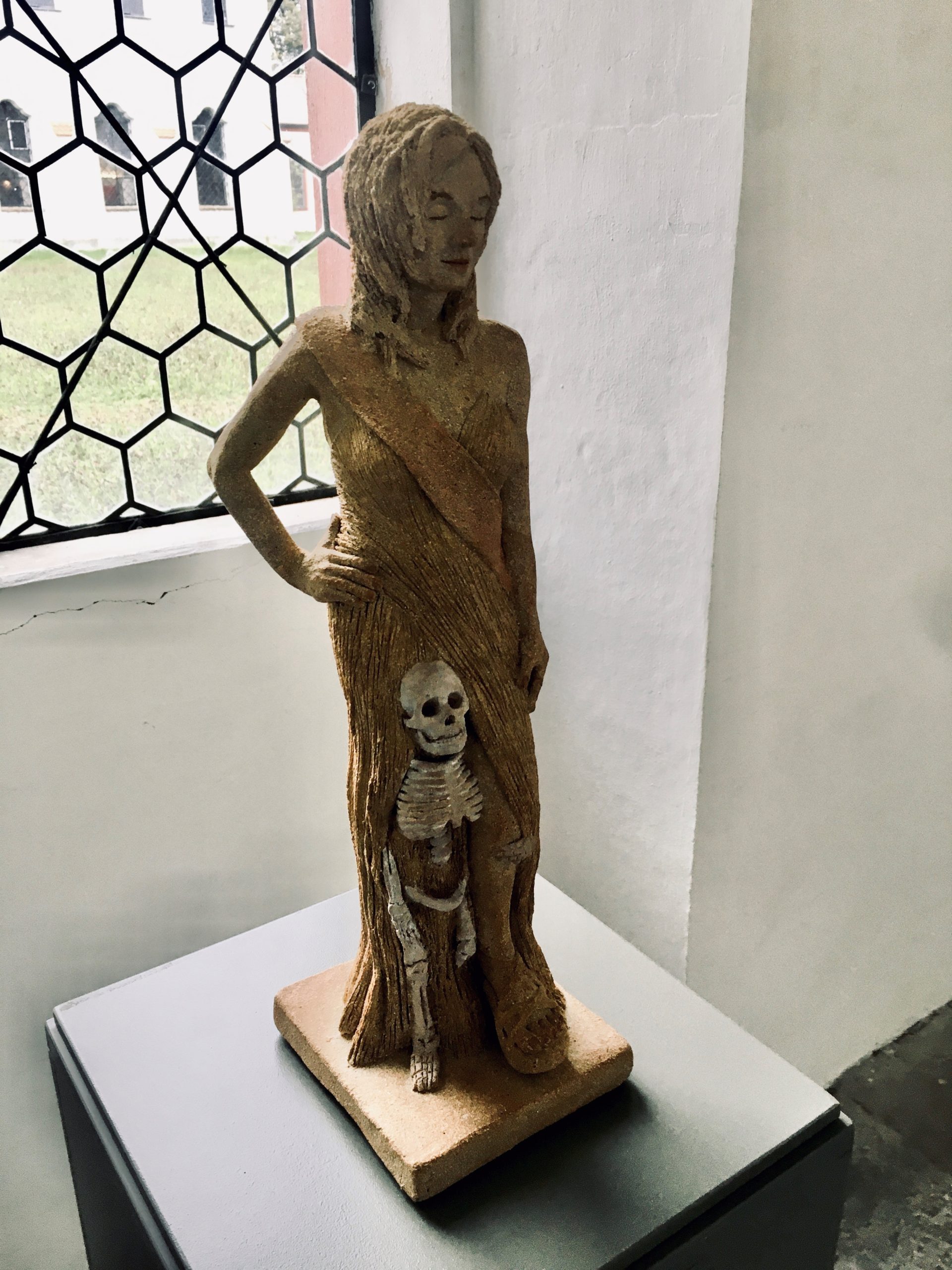 Die vielen Gesichter des Todes – Die Ausstellung "Totentanz" von Angela ...